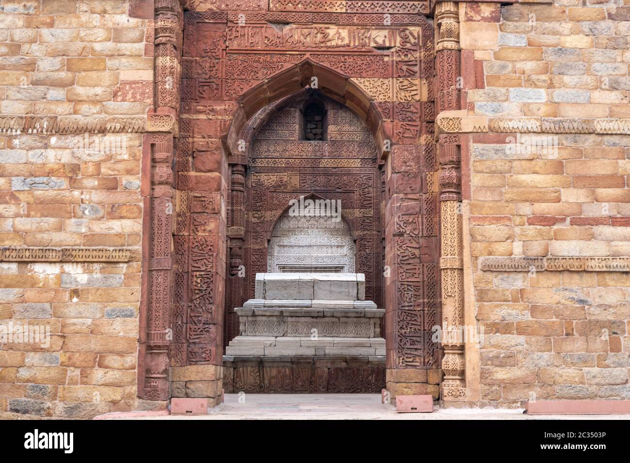 tomb of iltutmish Stock Photo - Alamy