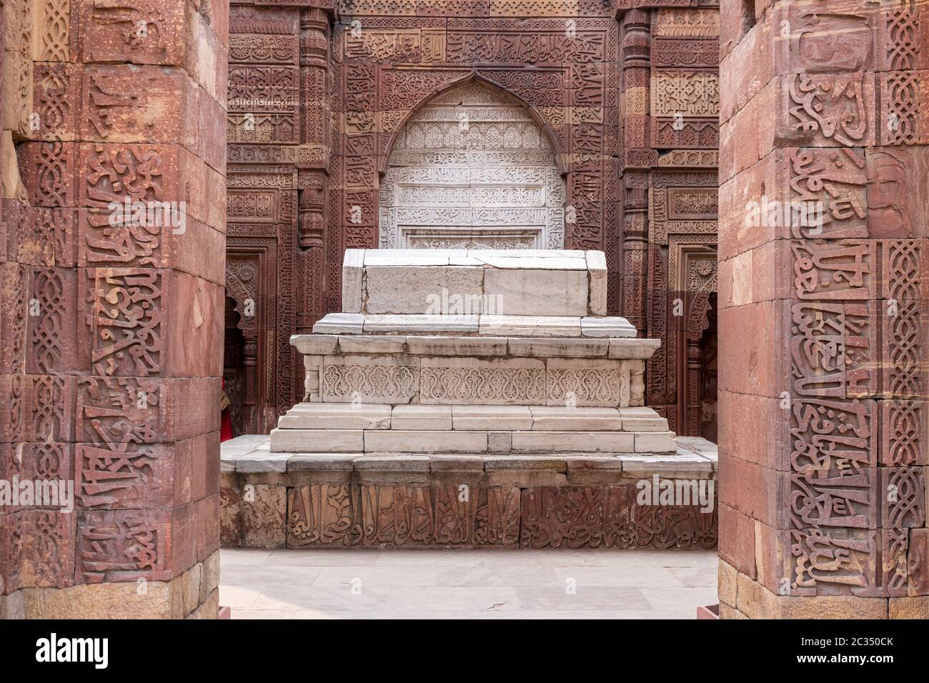 tomb of iltutmish Stock Photo - Alamy