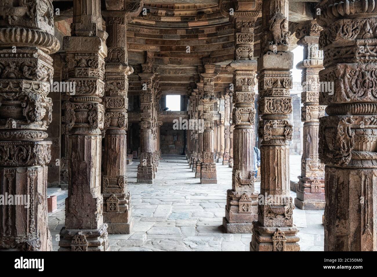 qutub minar columns Stock Photo - Alamy