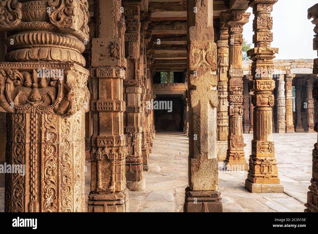 qutub minar columns Stock Photo - Alamy