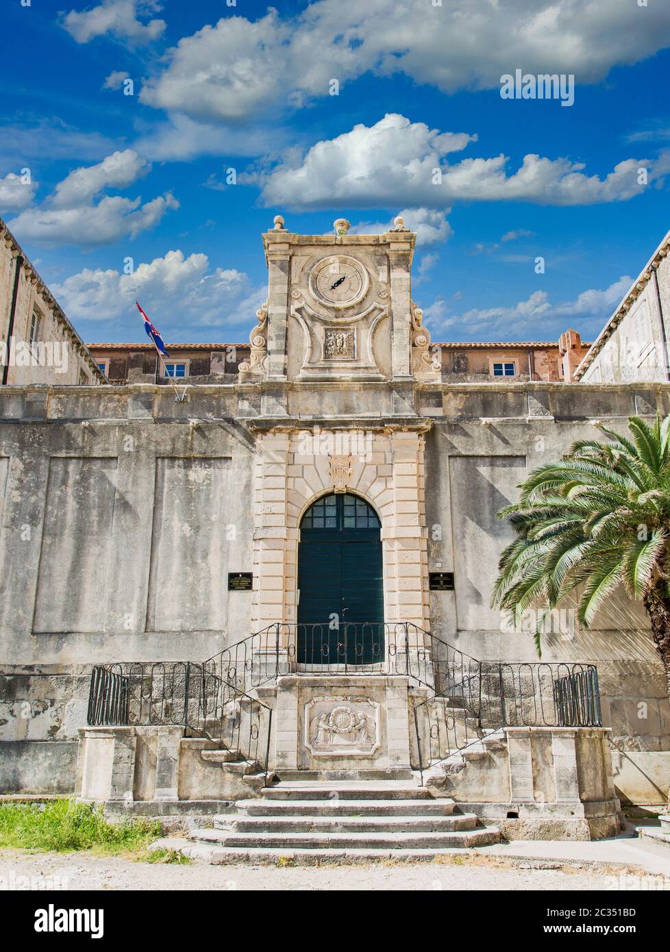 Old stone government building hi-res stock photography and images - Alamy
