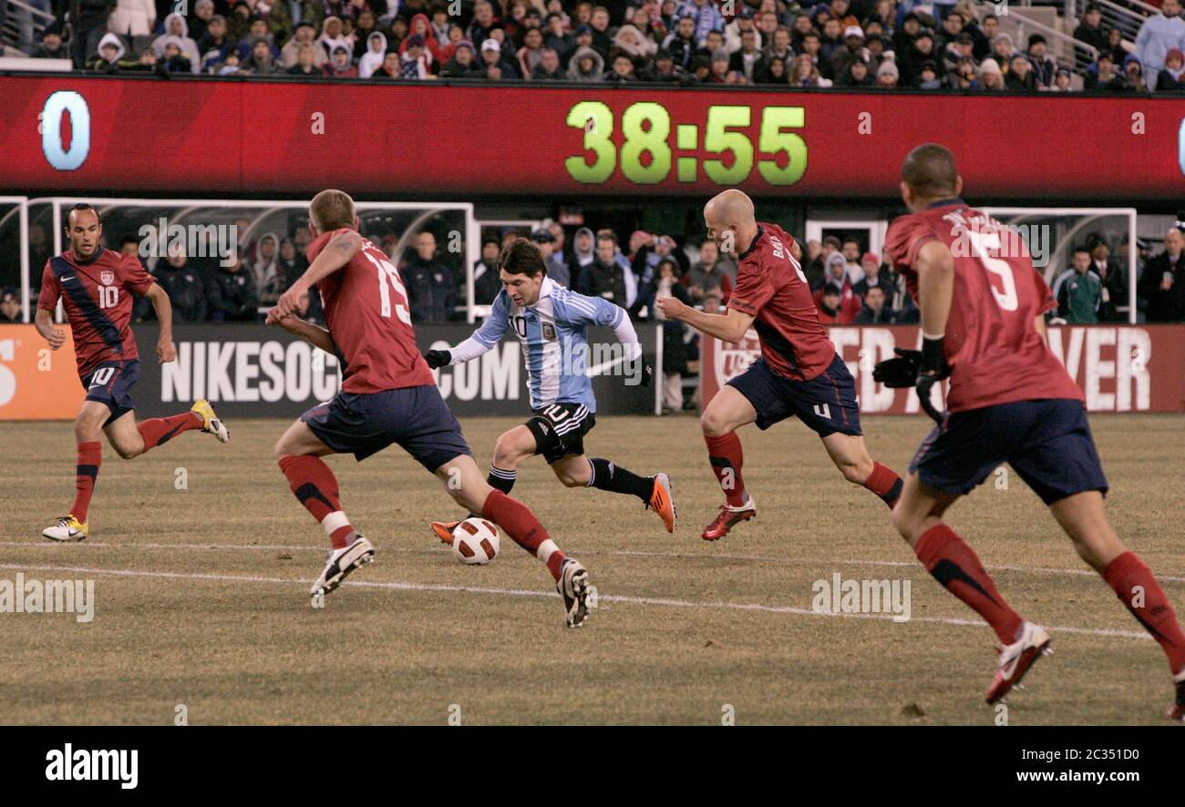 Lionel messi vertical image hi-res stock photography and images - Alamy