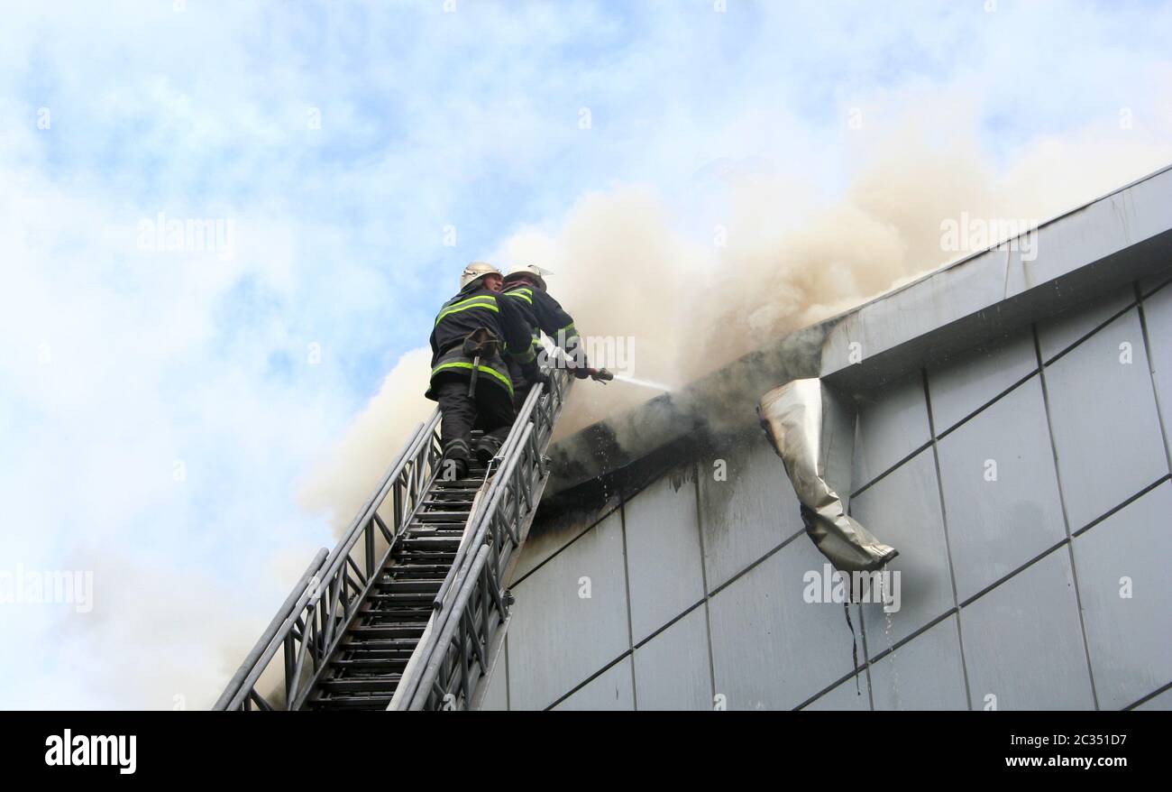 Building on fire Stock Photo - Alamy