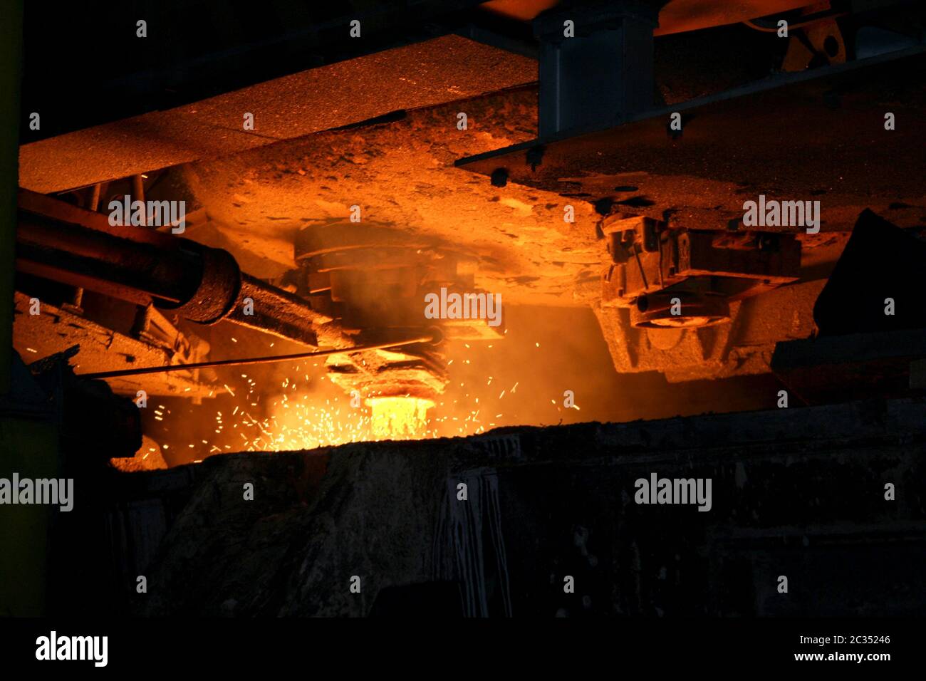 Metal casting process Stock Photo - Alamy Metal casting process Stock Photo - Alamy