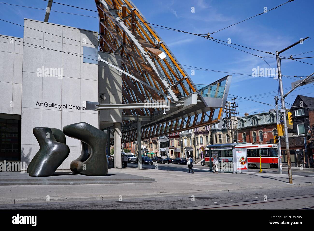 Henry moore sculptures hi-res stock photography and images - Alamy