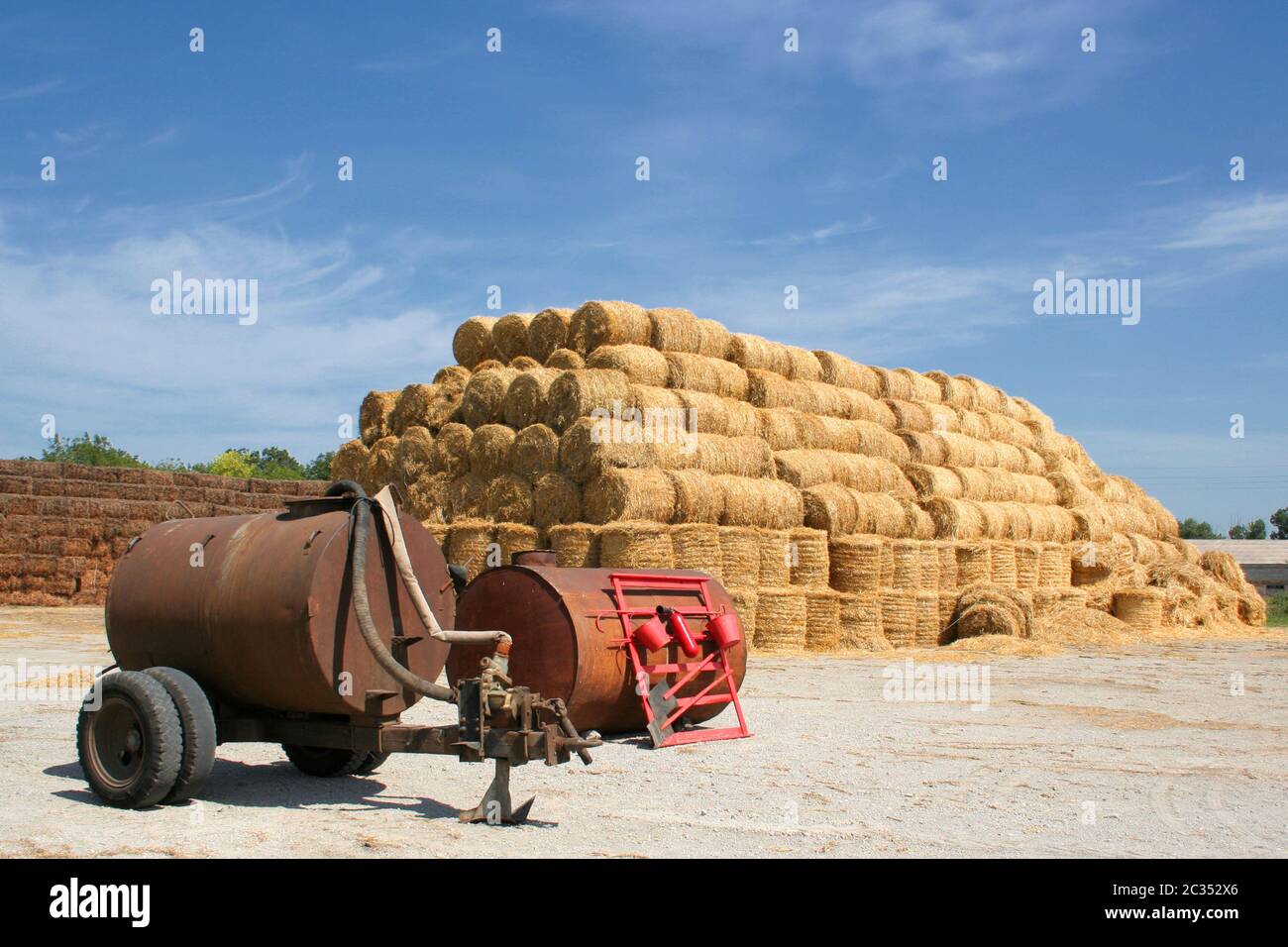 Hay pyramid hi-res stock photography and images - Alamy