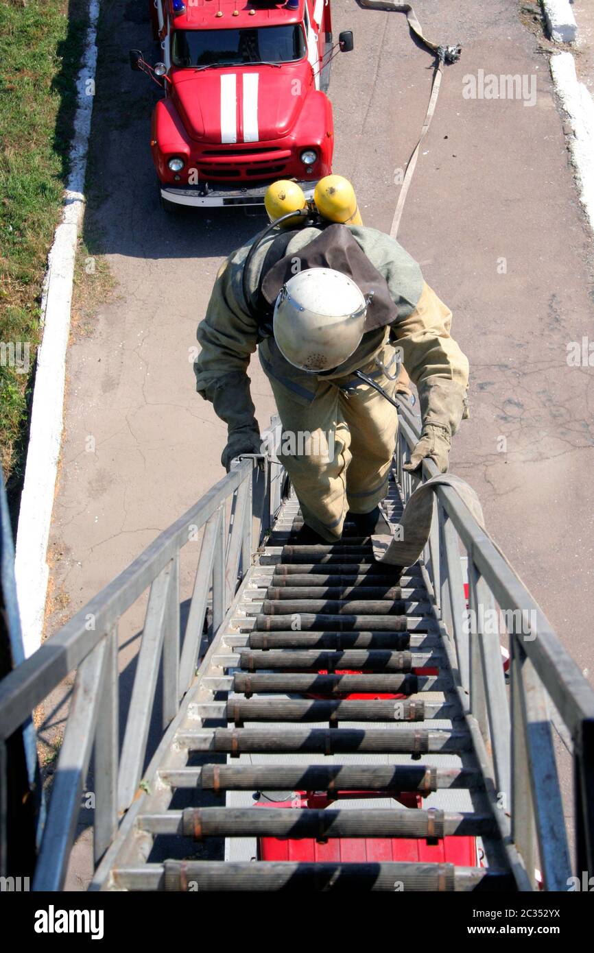 fireman wearing a gas mask Stock Photo - Alamy