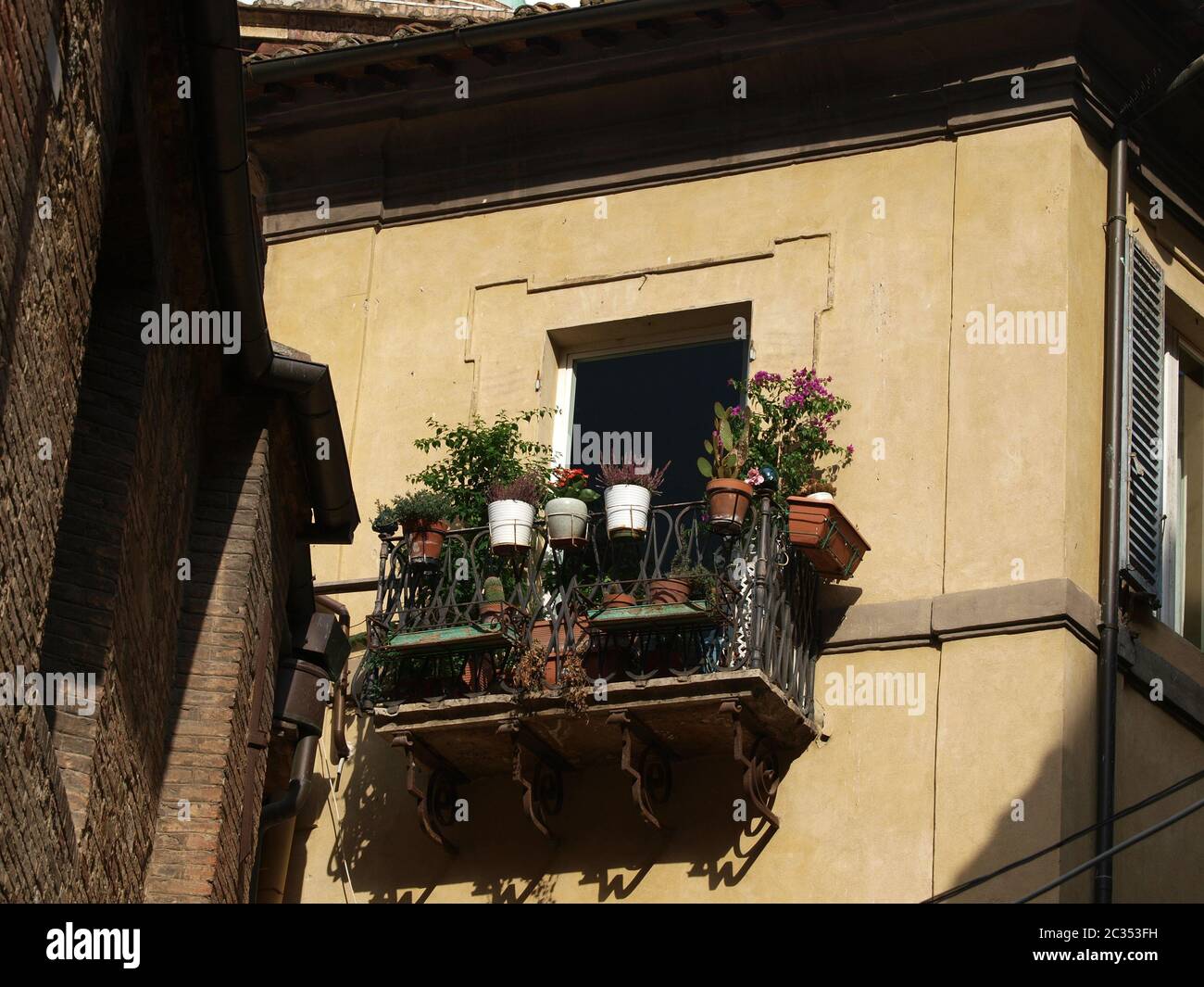 Siena - the medieval climate and characteristic colours Stock Photo - Alamy