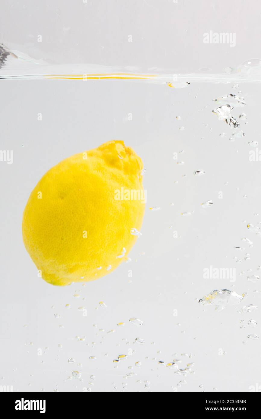 Lemon with water splash Stock Photo - Alamy