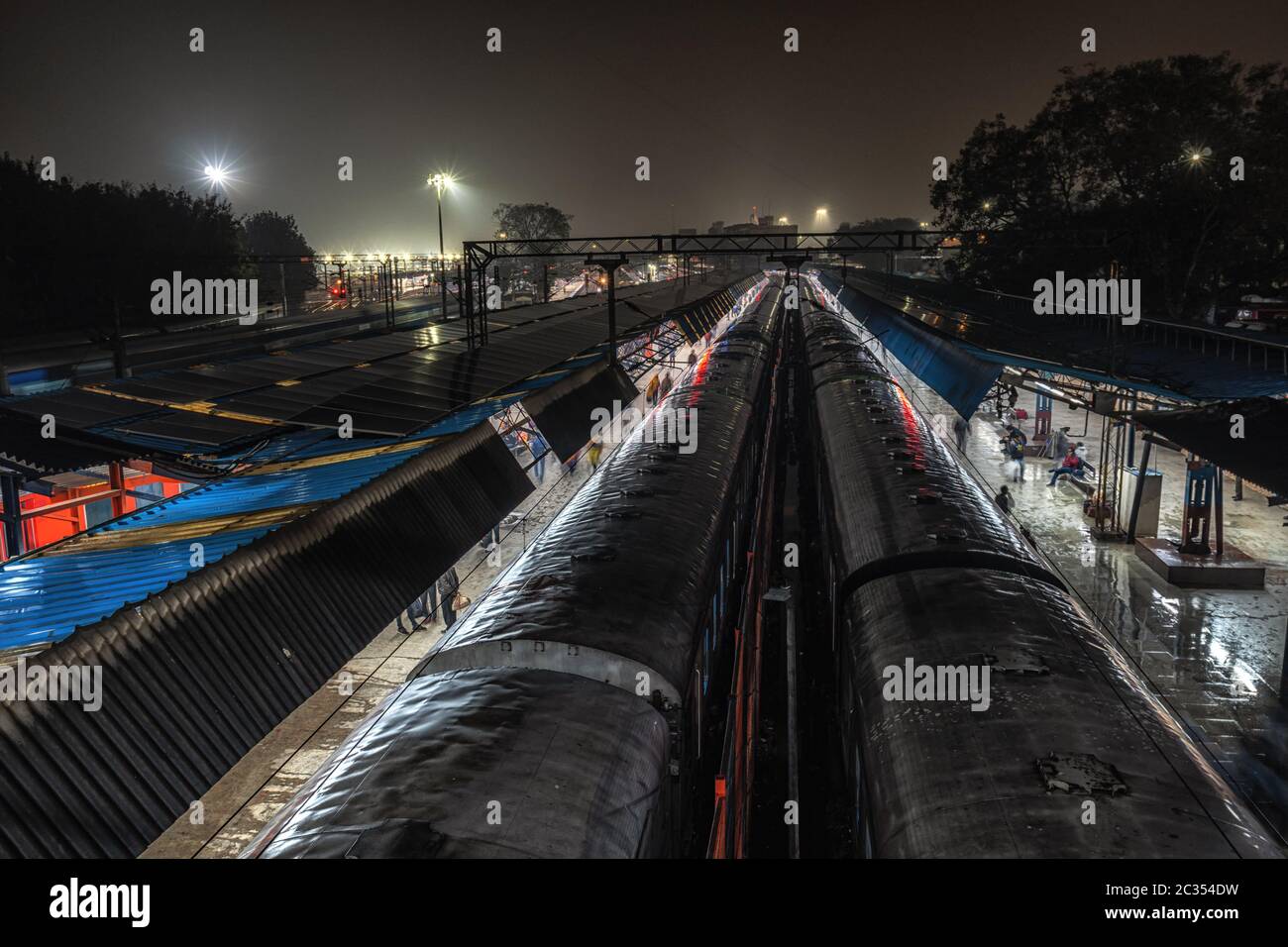 Old delhi railway station hi-res stock photography and images - Alamy
