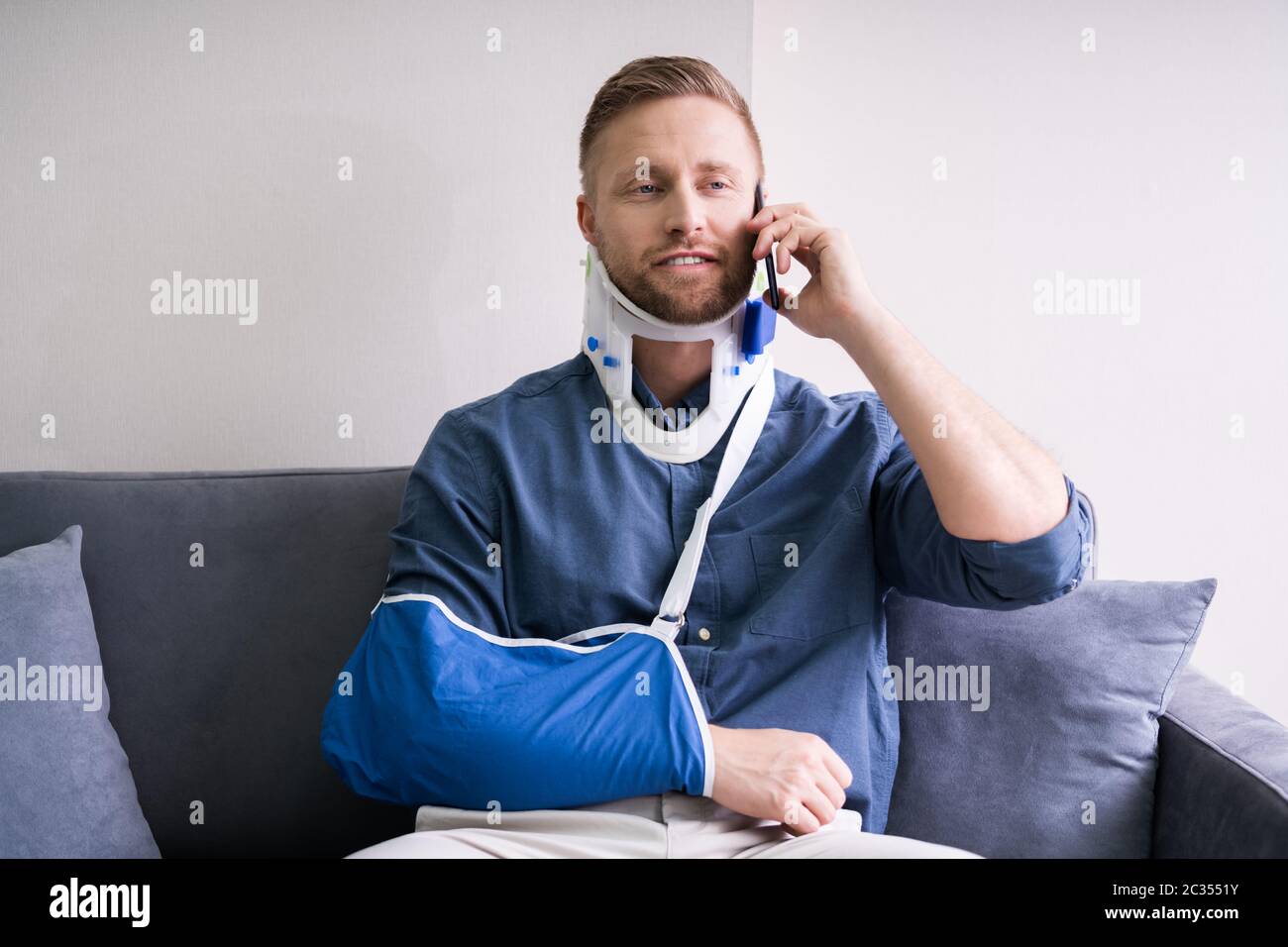 Fractured hand hi-res stock photography and images - Alamy