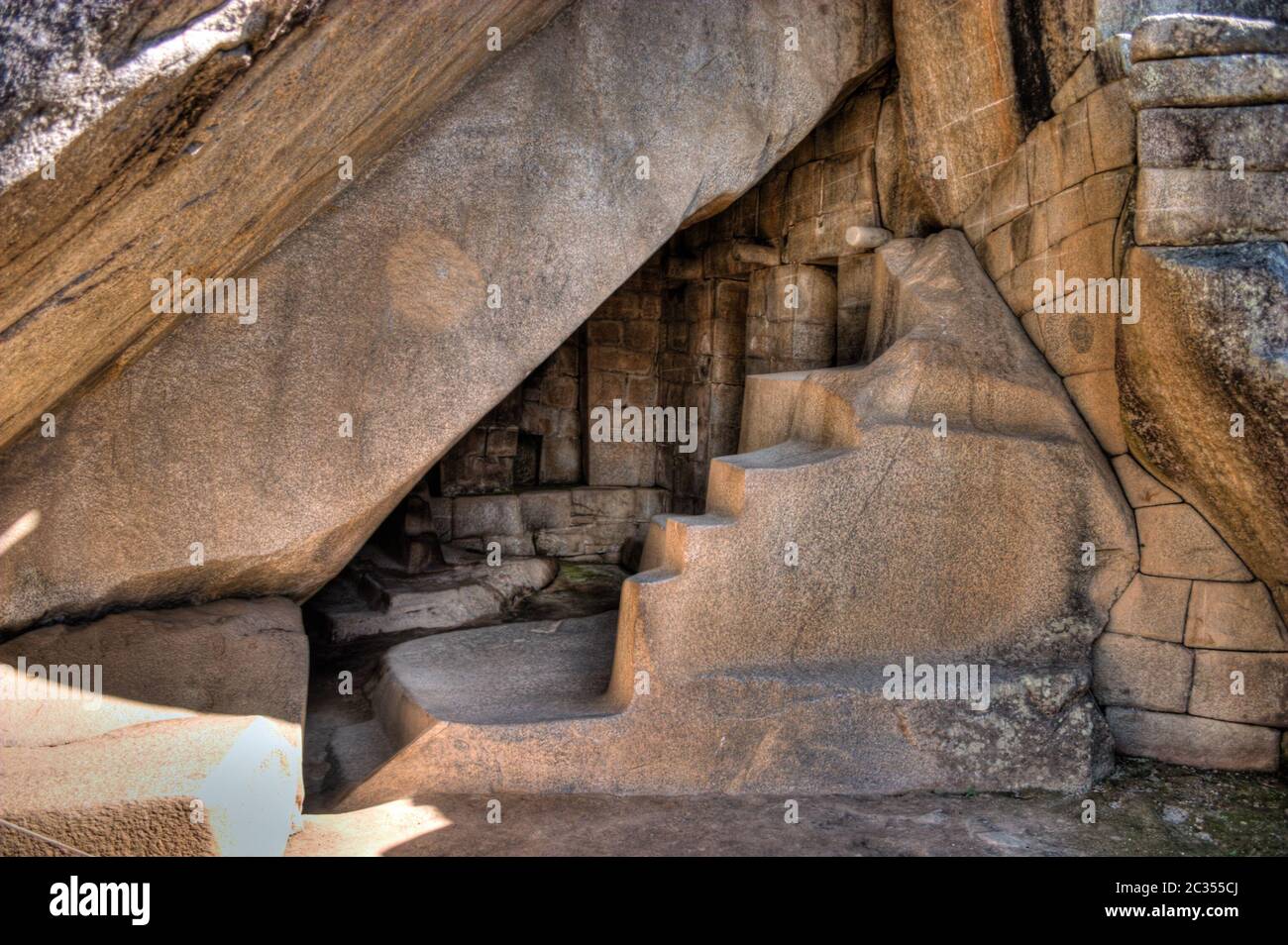 Temple of the sun at Machu Picchu Stock Photo - Alamy