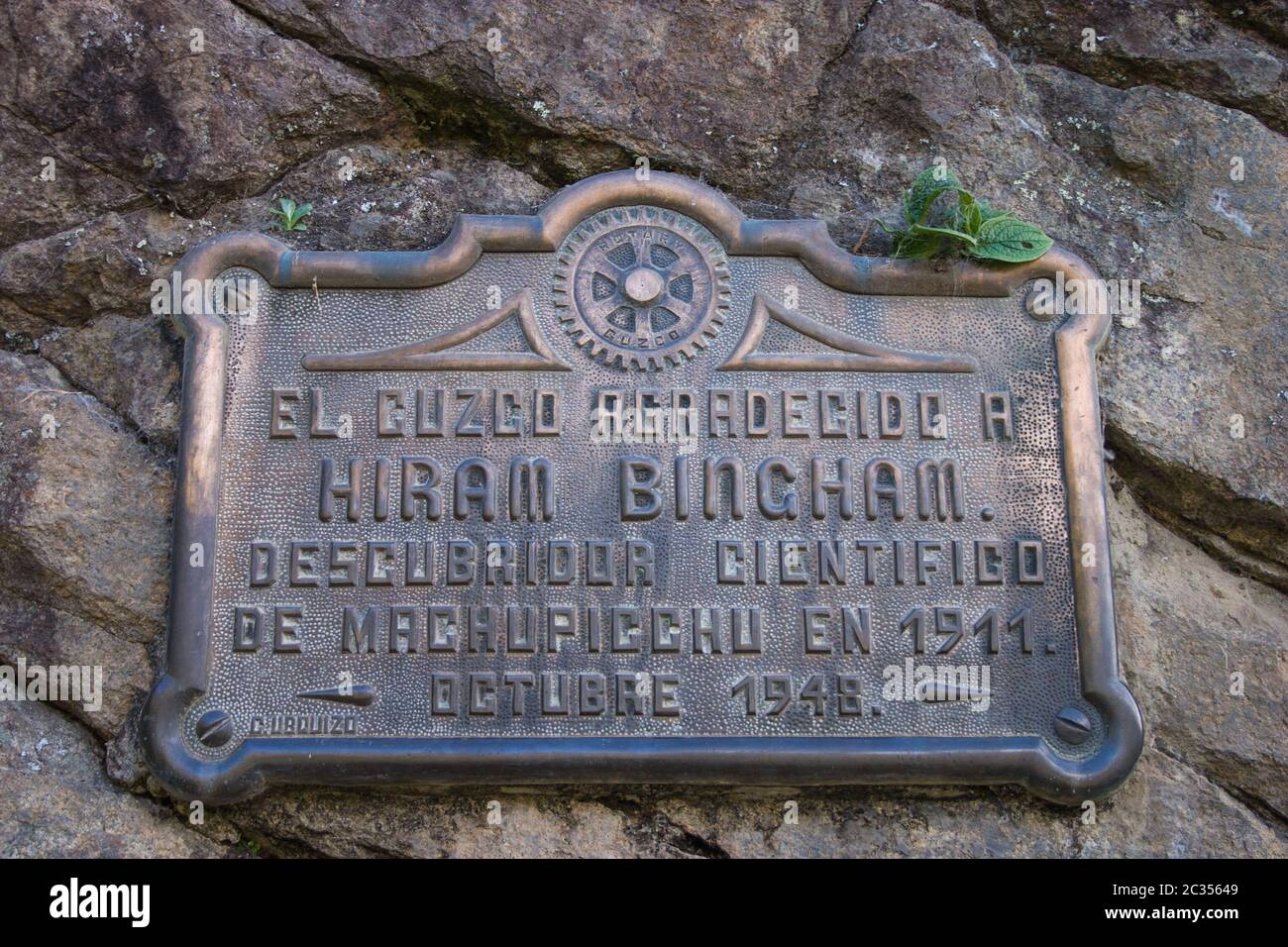 Sign at Machu picchu about Hiram Bingham Stock Photo - Alamy