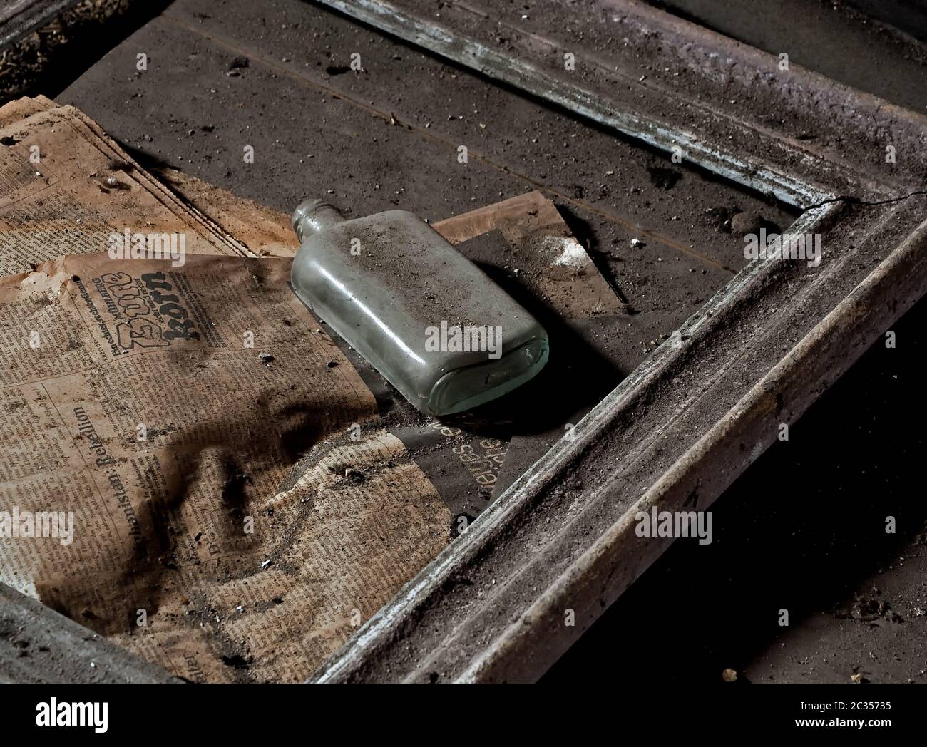 Old bottle image hi-res stock photography and images - Alamy