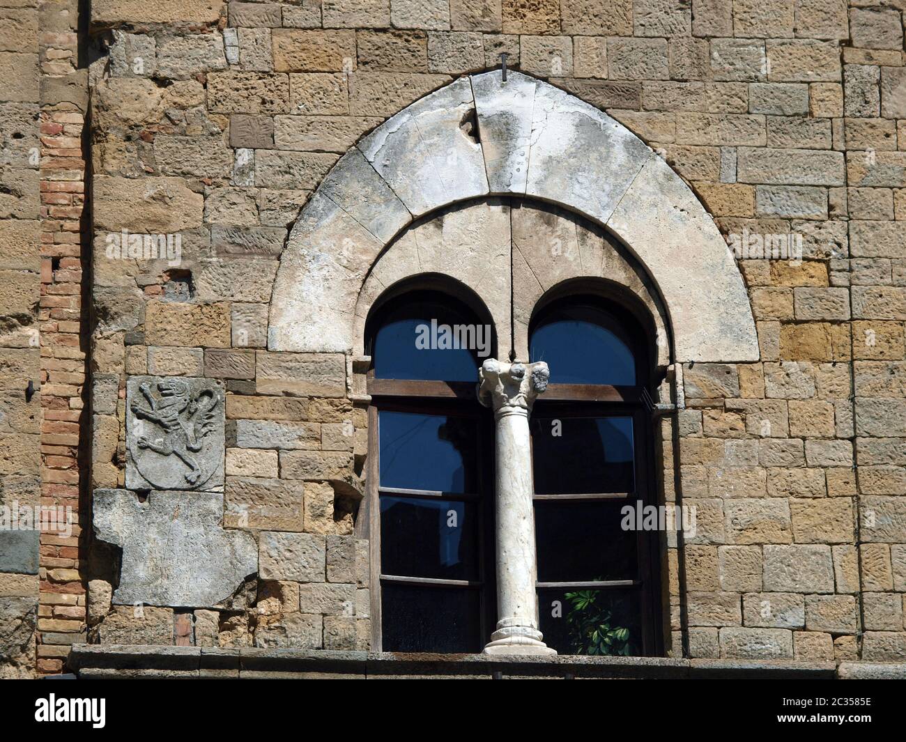 Beautiful ancient windows - Tuscany, Italy Stock Photo - Alamy