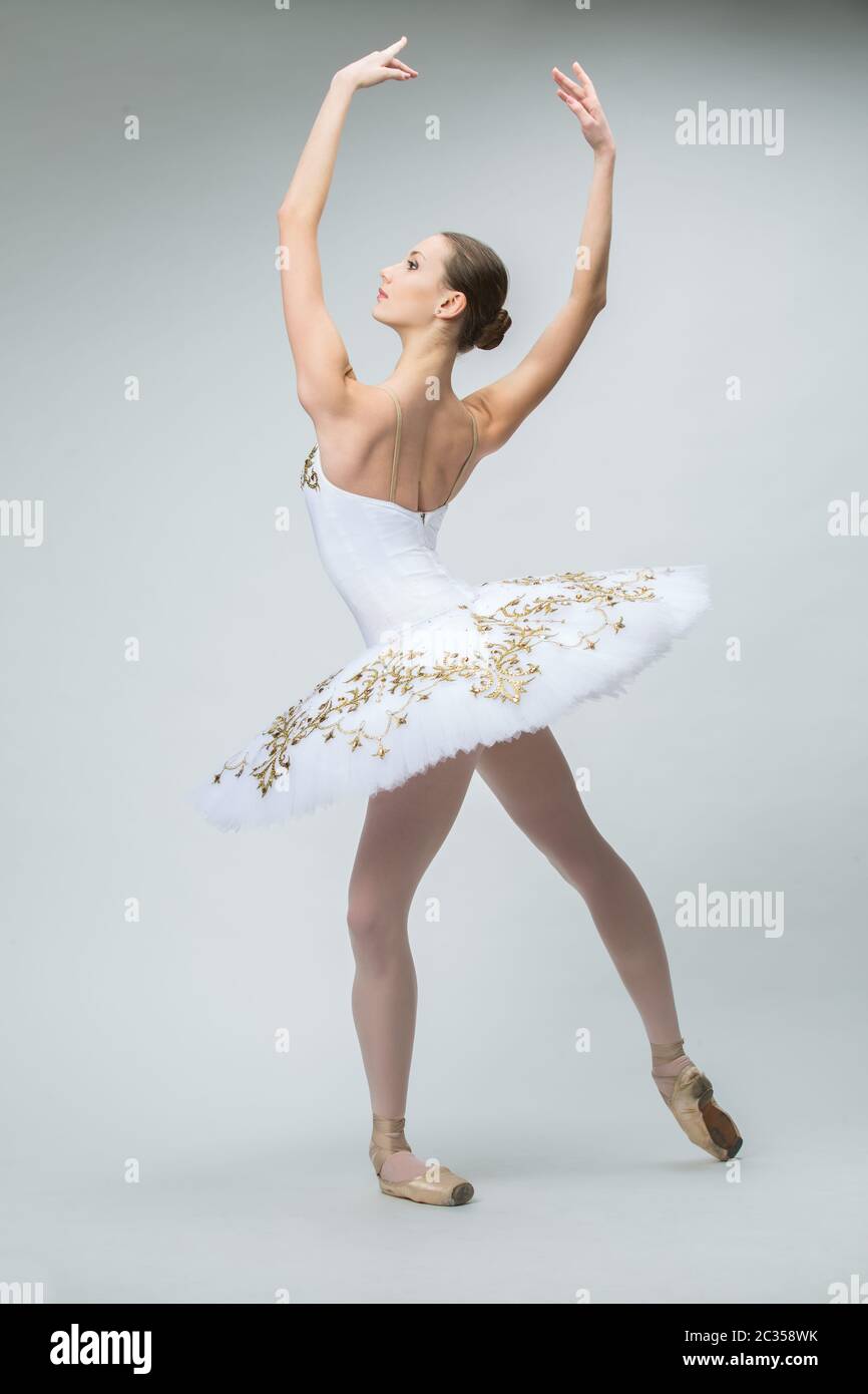 Young ballerina arabesque hi-res stock photography and images - Alamy