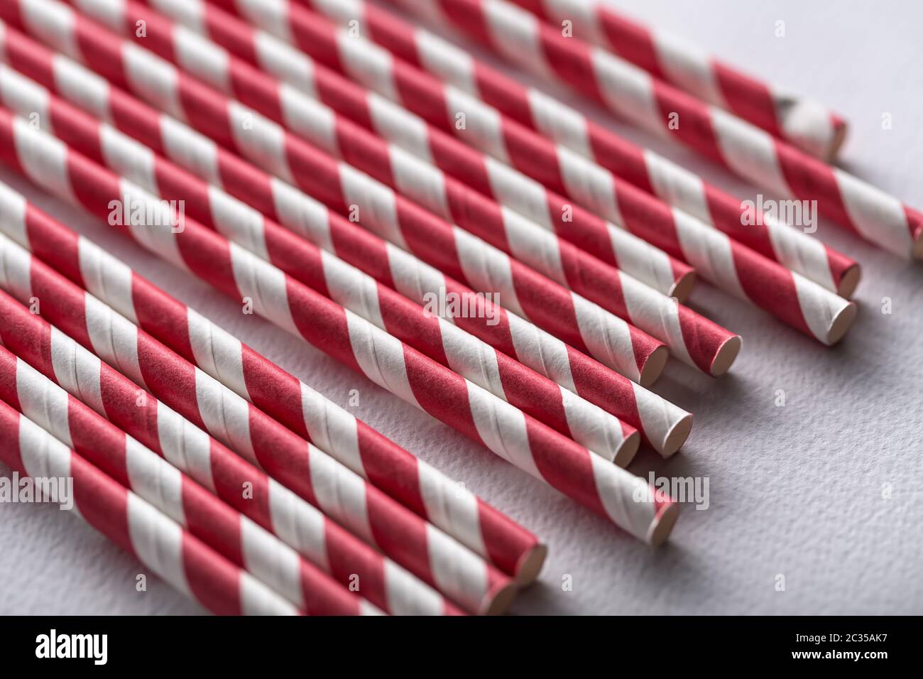 Red and white drinking straws hi-res stock photography and images - Alamy