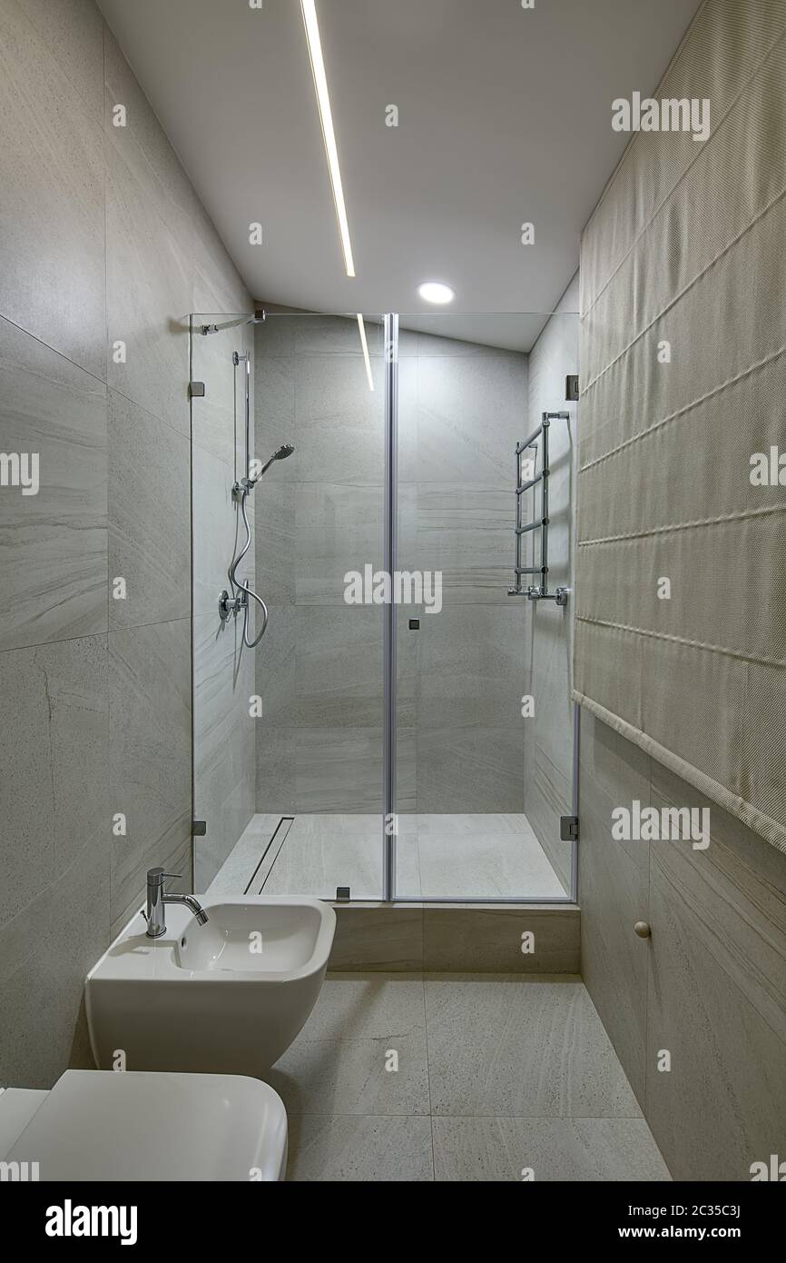Modern shower room Stock Photo - Alamy