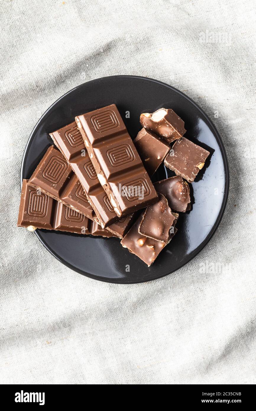 Milk chocolate bar on plate. Top view Stock Photo - Alamy