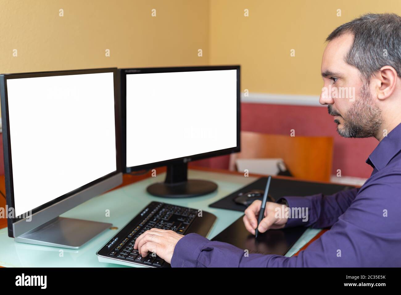 Man at two computer screens hi-res stock photography and images - Alamy