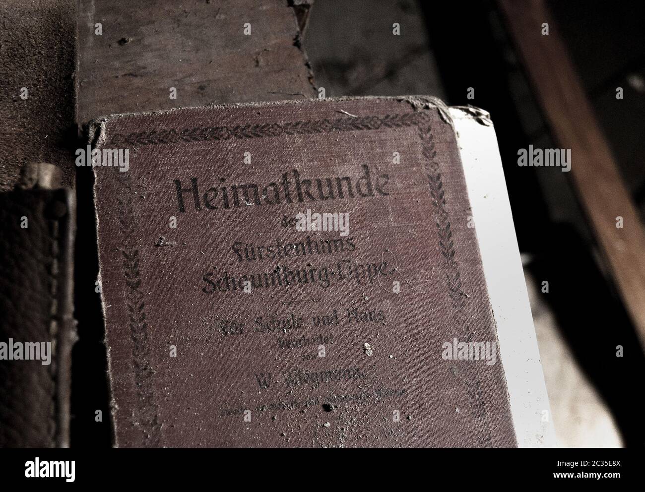 Vintage book old german writing hi-res stock photography and images - Alamy