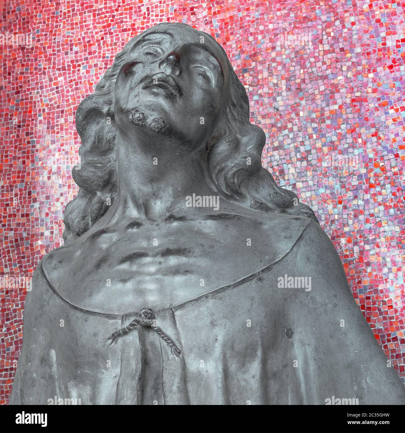 Copper statue of man hi-res stock photography and images - Alamy