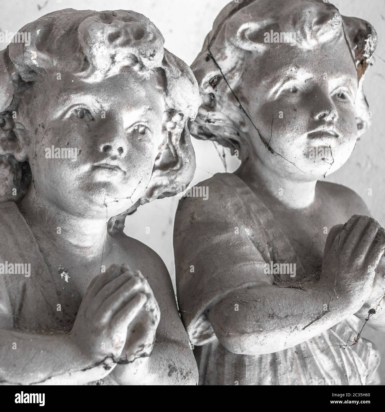 Dirty statues hi-res stock photography and images - Alamy