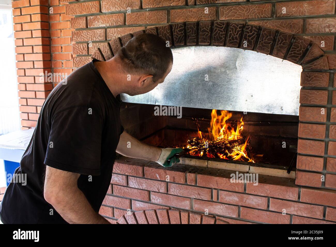 Male chef roasts hi-res stock photography and images - Alamy