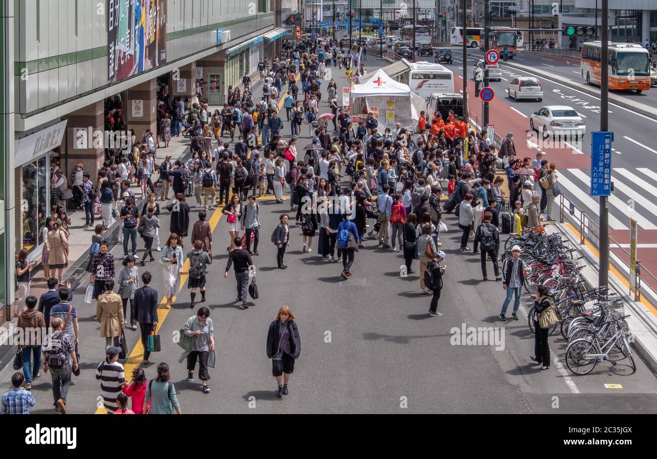 Shinjuku station at rush hour hi-res stock photography and images - Alamy