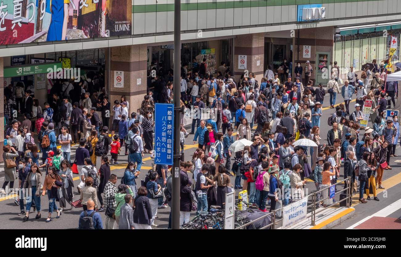 Huge crowd of pedestrian at Shinjuku Railway Station, Tokyo, Japan ...