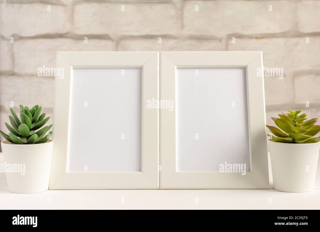 Picture frames shelf hi-res stock photography and images - Alamy