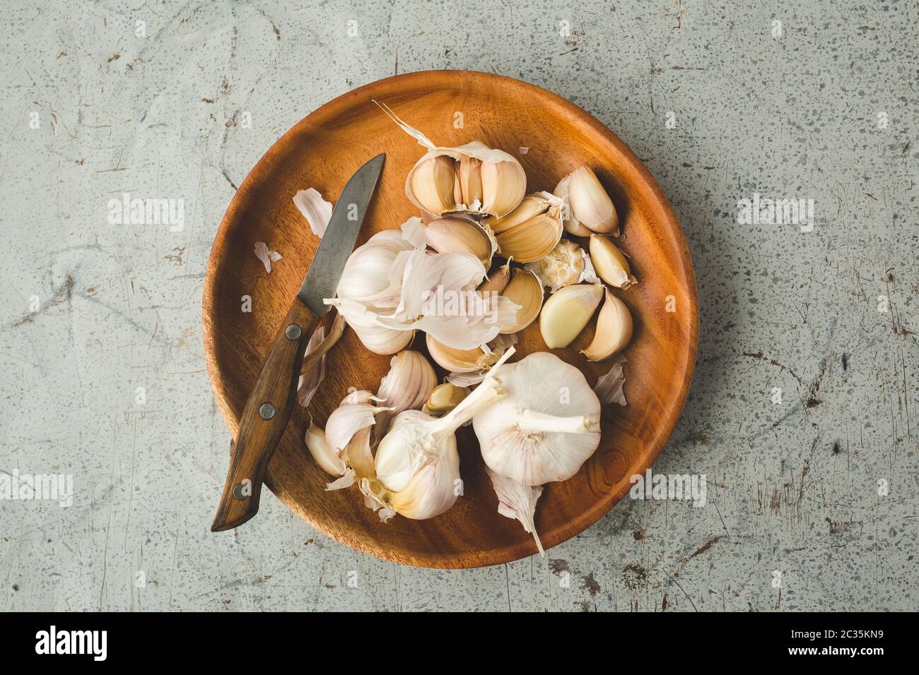 Fresh garlic bulb-garlic clover Stock Photo - Alamy