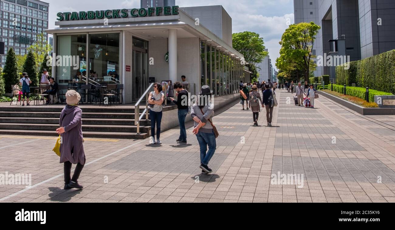 Starbucks front view hi-res stock photography and images - Alamy