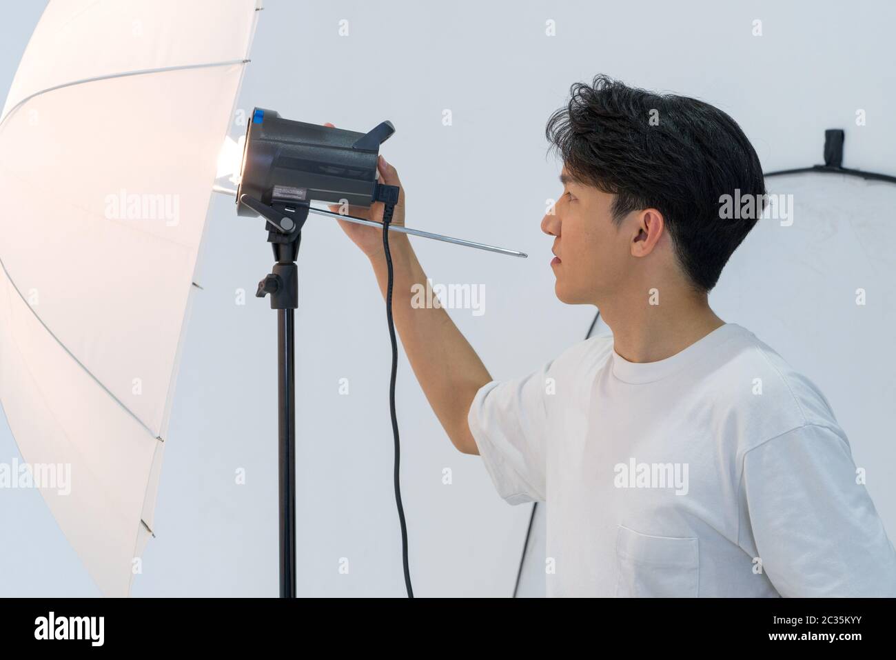 Asian photographers are adjusting the brightness of lights for shooting ...