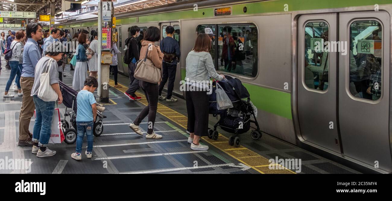 Commuters at Shinjuku Railway Station, Tokyo, Japan Stock Photo - Alamy