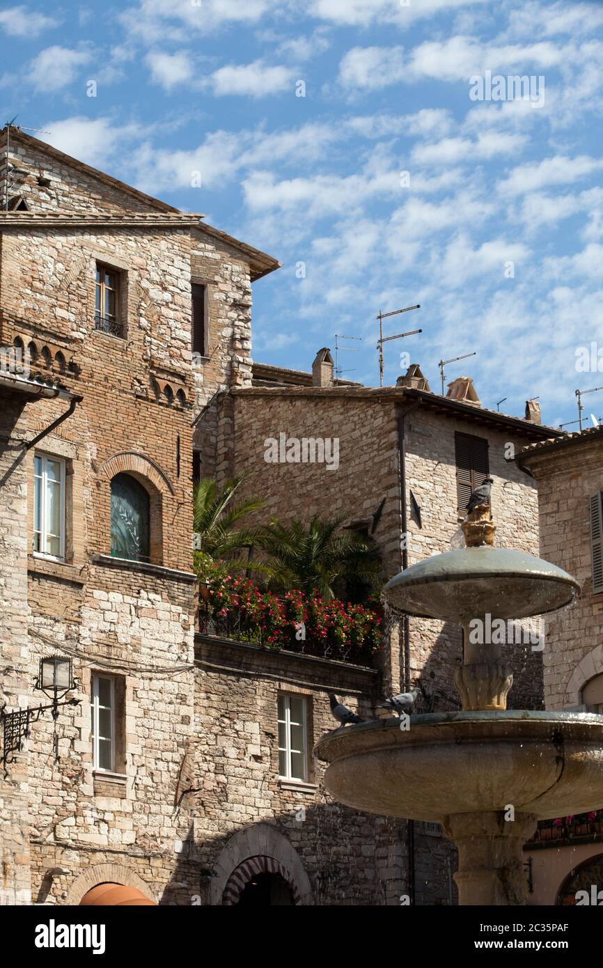 Central square assisi italy hi-res stock photography and images - Alamy