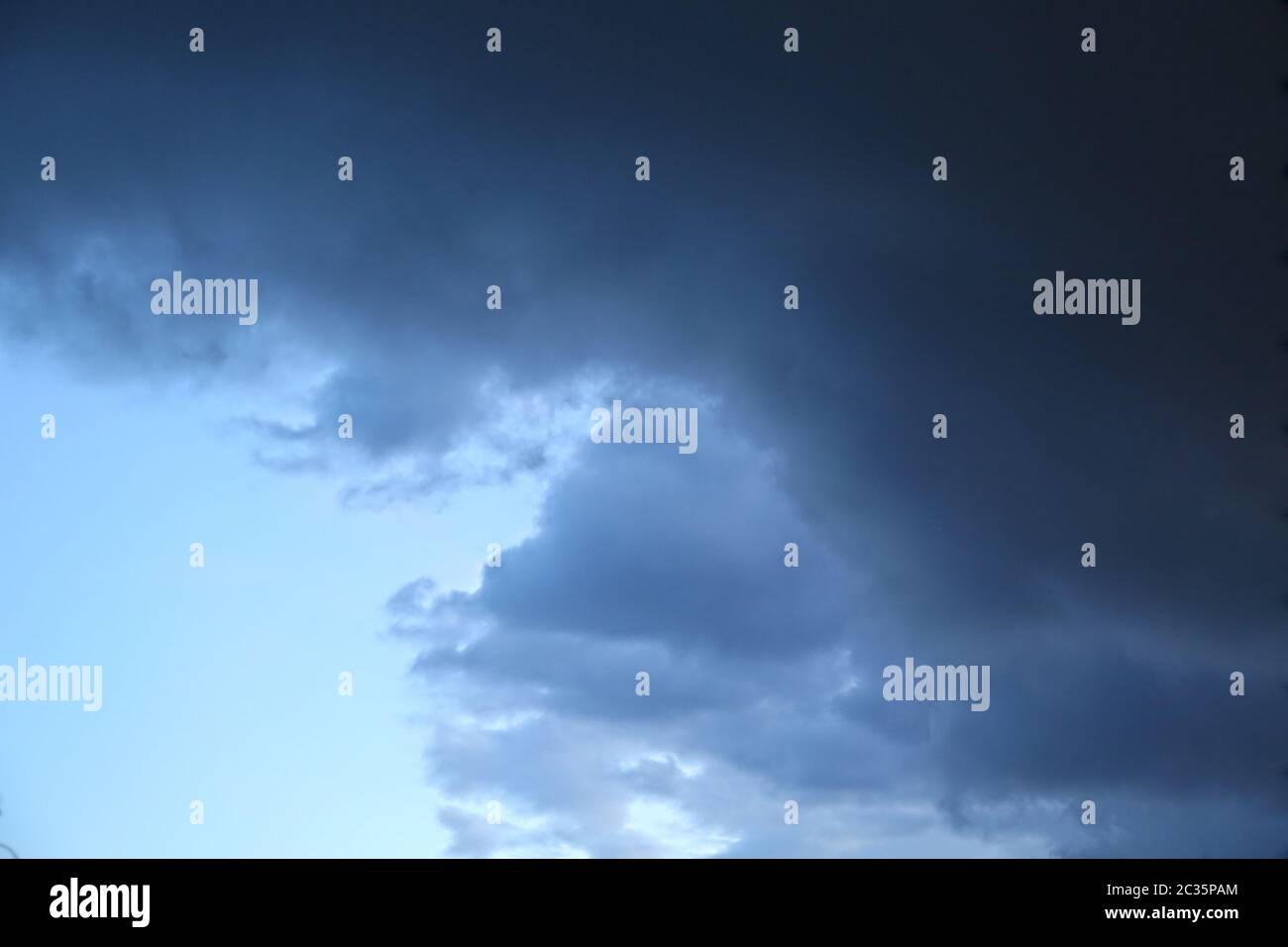 Stomy clouds hi-res stock photography and images - Alamy