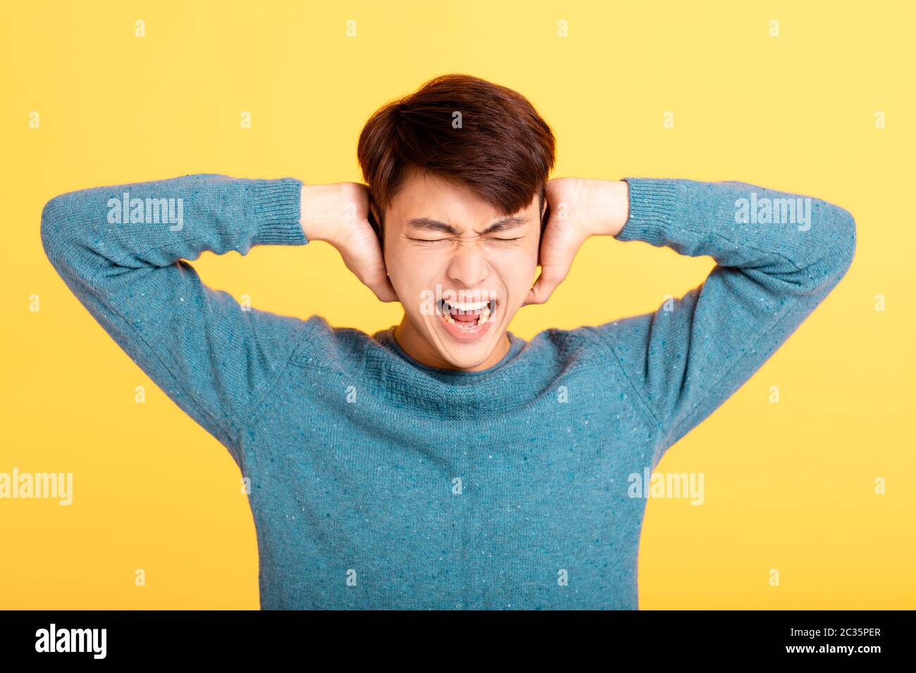 Yelling man hi-res stock photography and images - Alamy