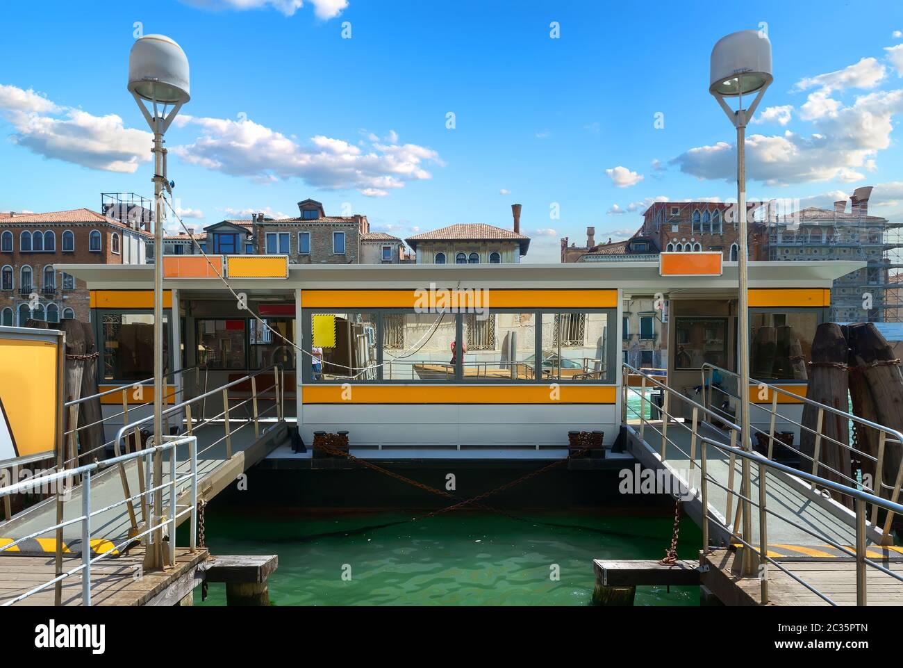 Venice water bus pier hi-res stock photography and images - Alamy