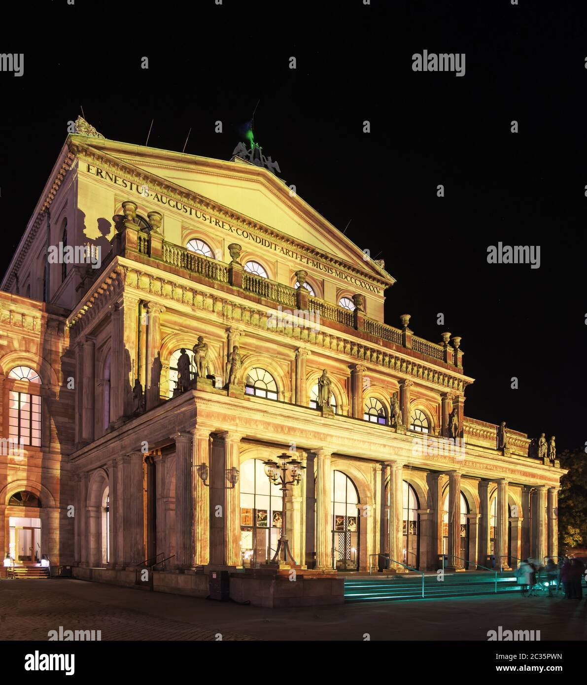 Hanover State Opera illuminated Stock Photo - Alamy