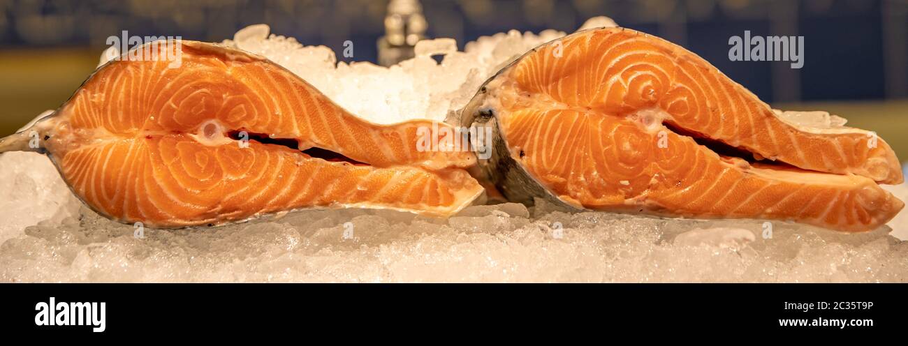 chilled fish fillets in ice in a shop Stock Photo - Alamy
