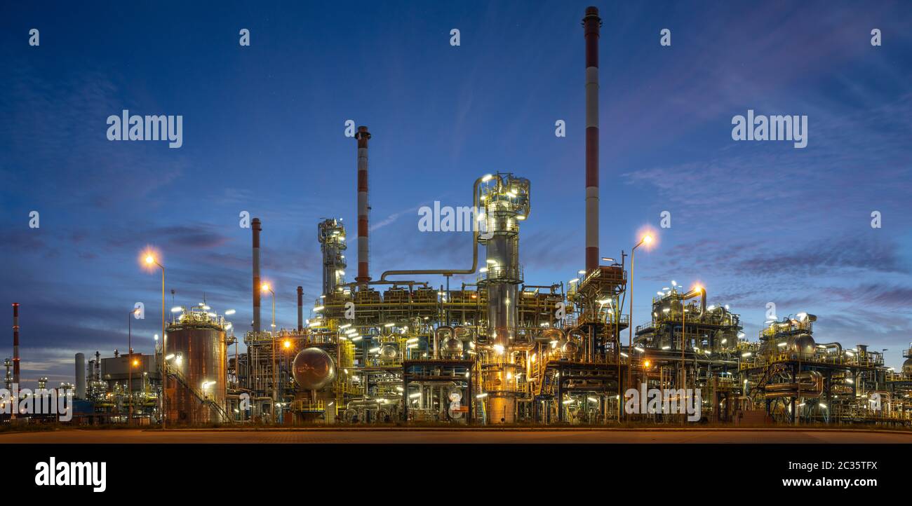 Petroleum installations hi-res stock photography and images - Alamy
