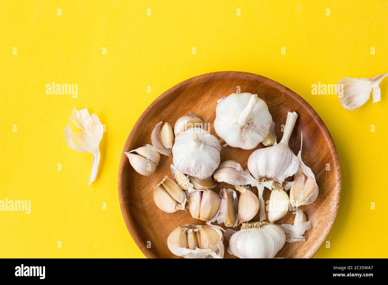 Fresh garlic bulb-garlic clover on the colorful background Stock Photo ...
