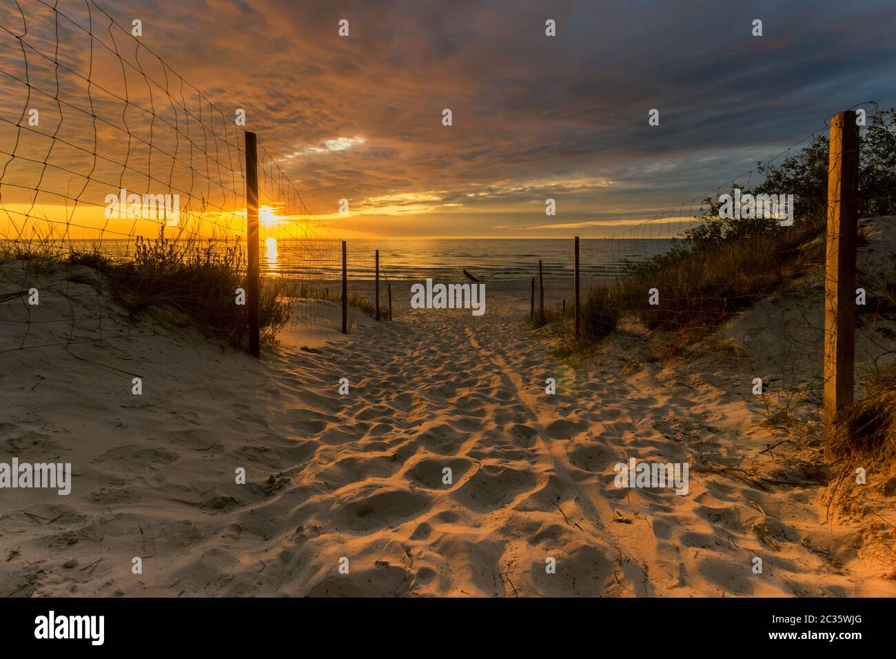 Pathway pathways to the beach hi-res stock photography and images - Alamy