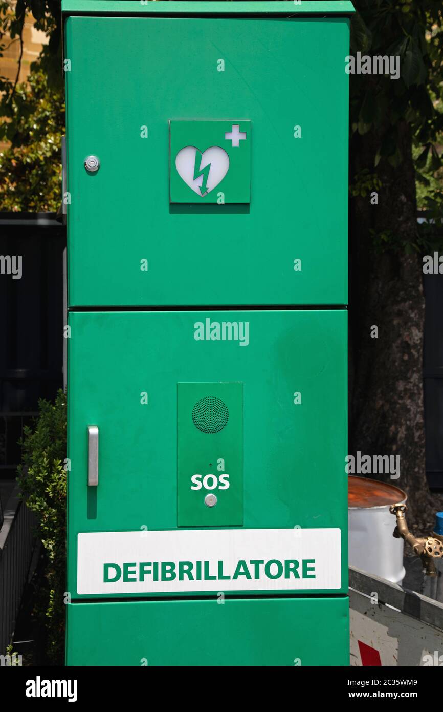 Big Green Defibrillator Device at Street in City Stock Photo - Alamy