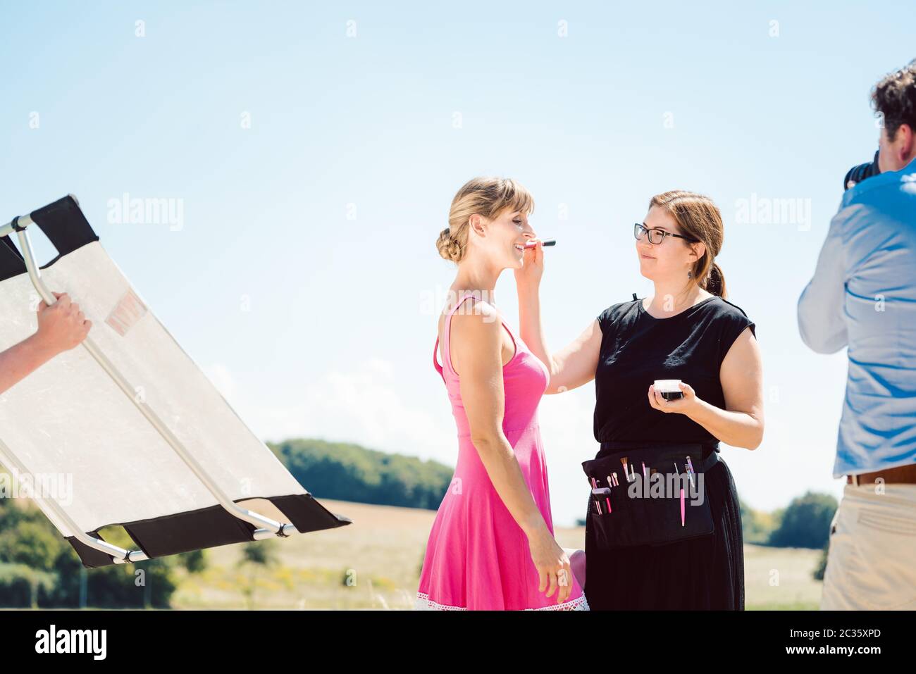 Outdoor photo shoot set up hi-res stock photography and images - Alamy