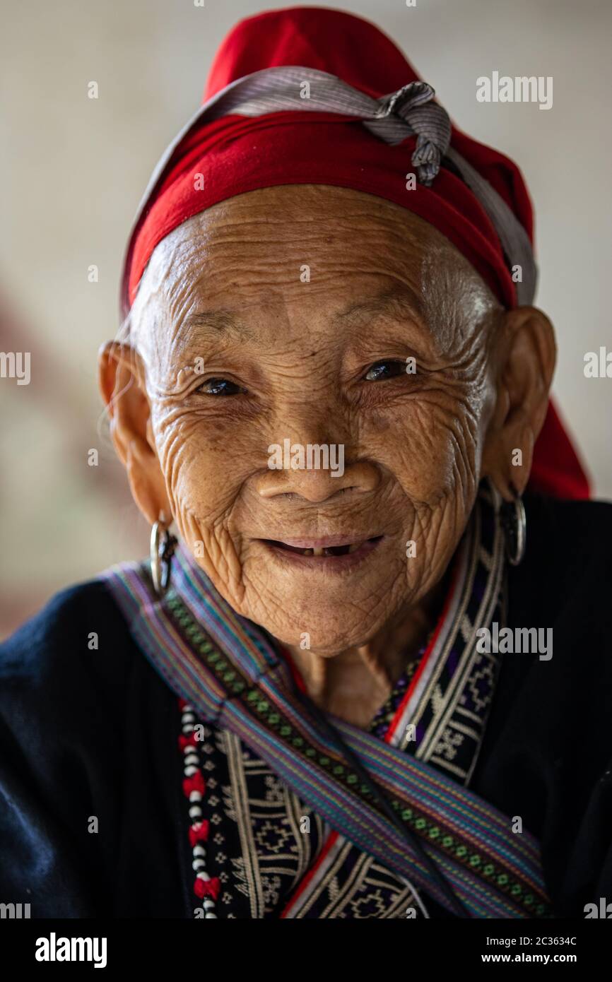 White person with tribe hi-res stock photography and images - Alamy
