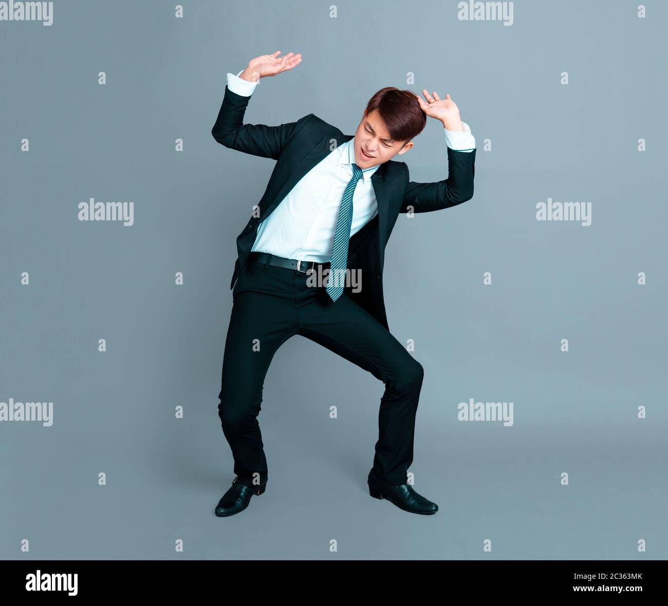 Man carrying something heavy hi-res stock photography and images - Alamy