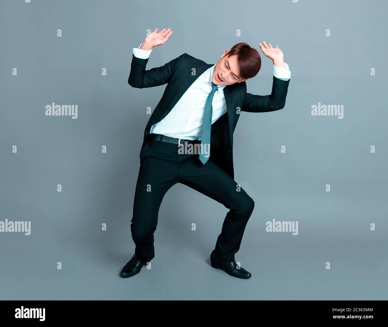 Man carrying something heavy hi-res stock photography and images - Alamy