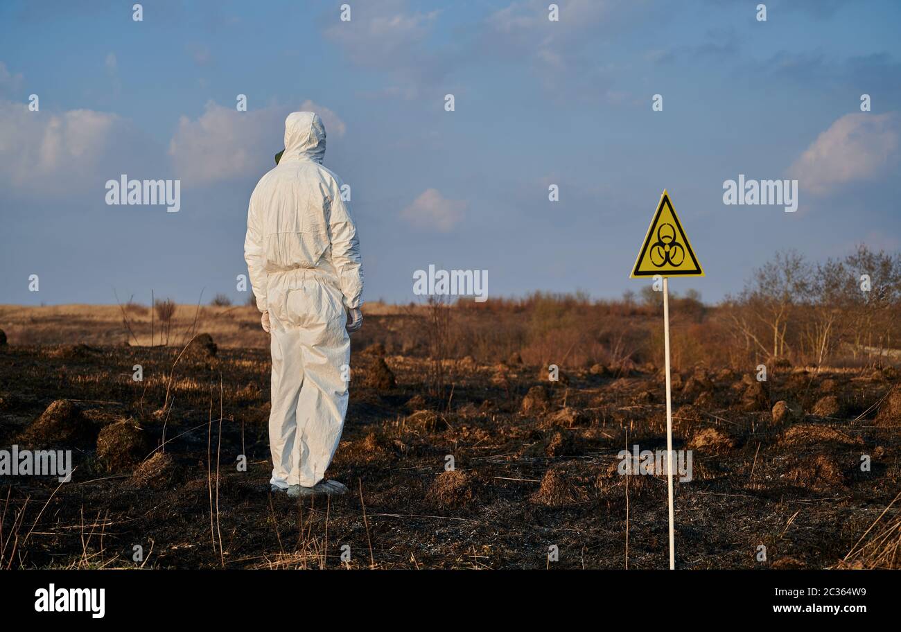Field scientist observing hi-res stock photography and images - Alamy
